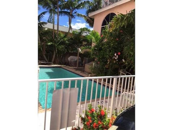 Beautiful Beach Townhome - Pompano Beach, FL