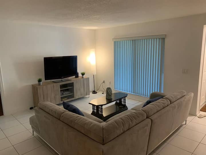 Private Home, 10 Mins To Hardrock Stadium & Casino - Pembroke Pines
