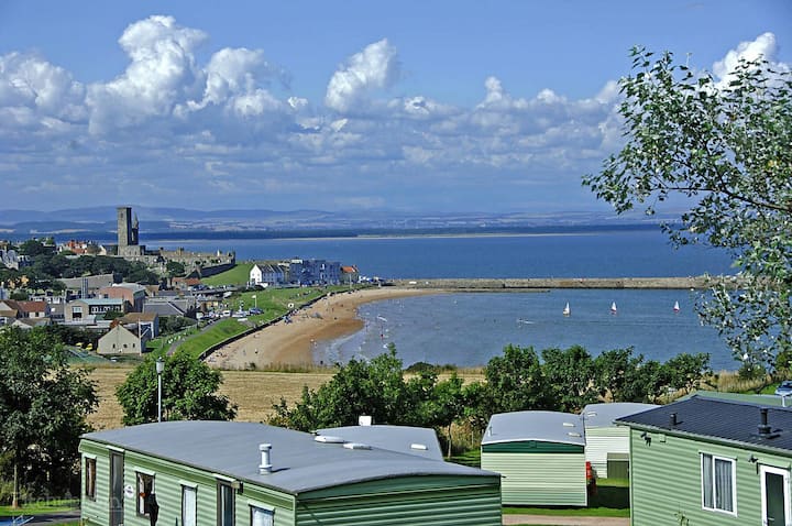 Modern New Caravan, Sea Views & Beach Access - St Andrews, UK