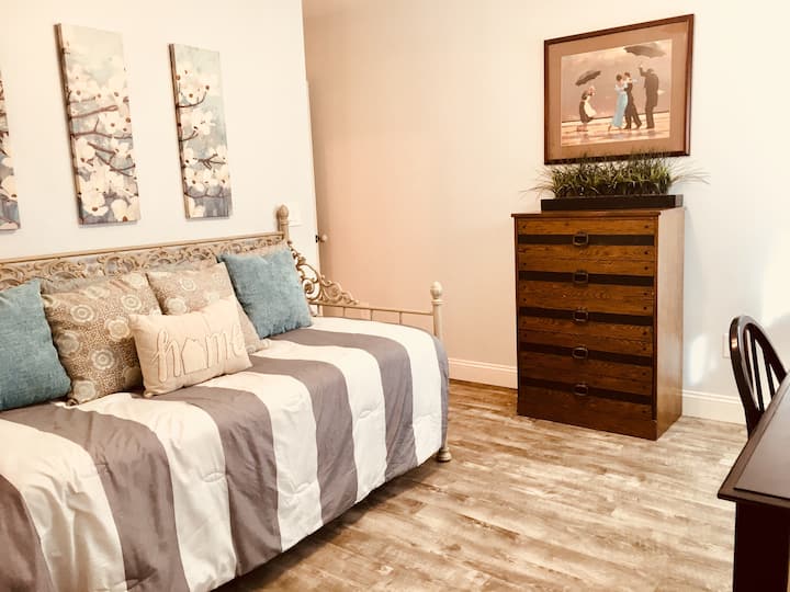 Private Entrance-simple Cozy Room/own Bathroom! - Mesa, AZ