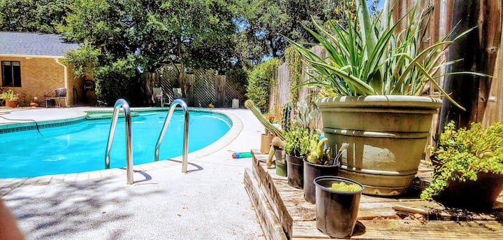 Kestrel House- Private Guest Studio & Patio - San Marcos, TX