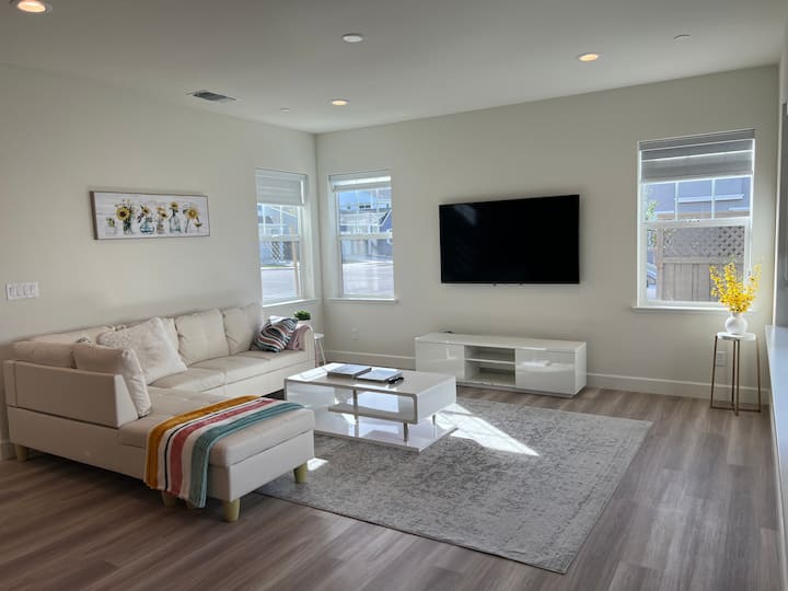 New Lux Spacious Home In Tracy W/mini Golf - Tracy, CA
