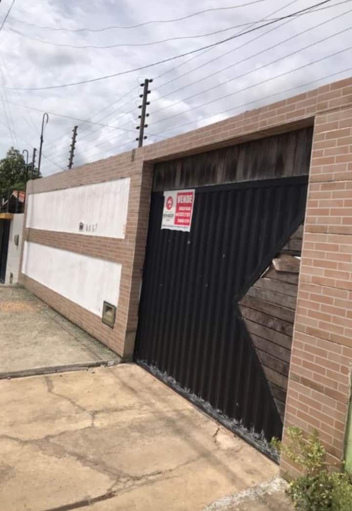 Casa Agradável Com Estacionamento Incluso 3 Carros - Parnaíba