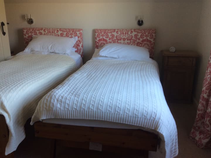 Pretty Cotswold Cottage Near Westonbirt . - Tetbury