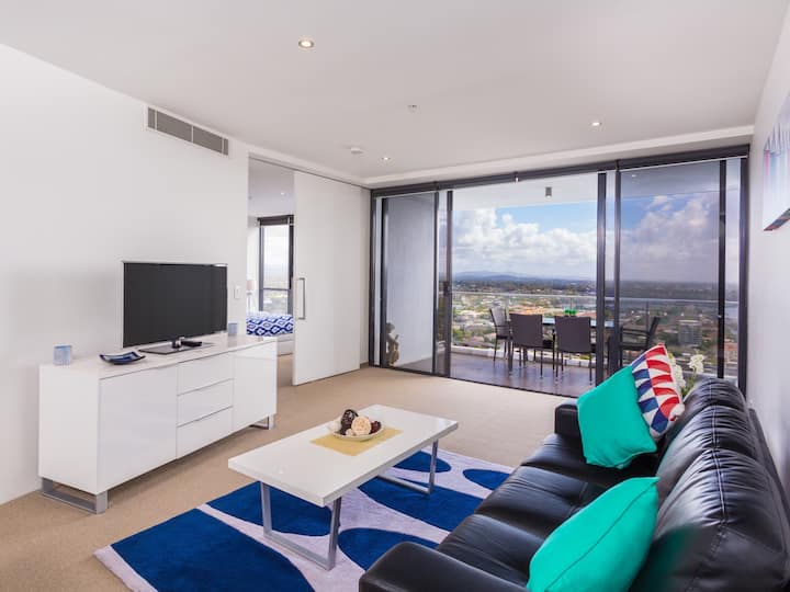 Views Forever! Central Surfers - Gold Coast