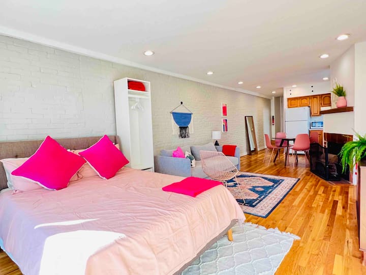 Pink Studio In Capitol Hill! - Capitol Hill, DC