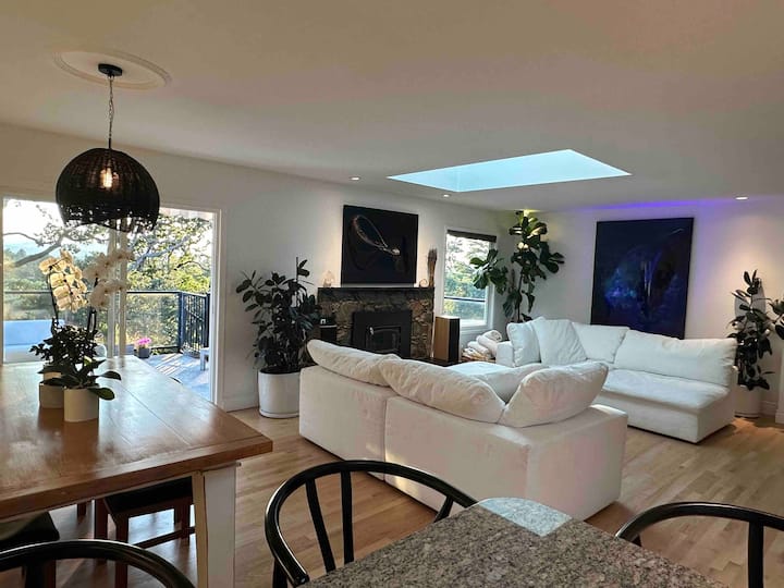West Coast Laid Back Luxury - Saanich