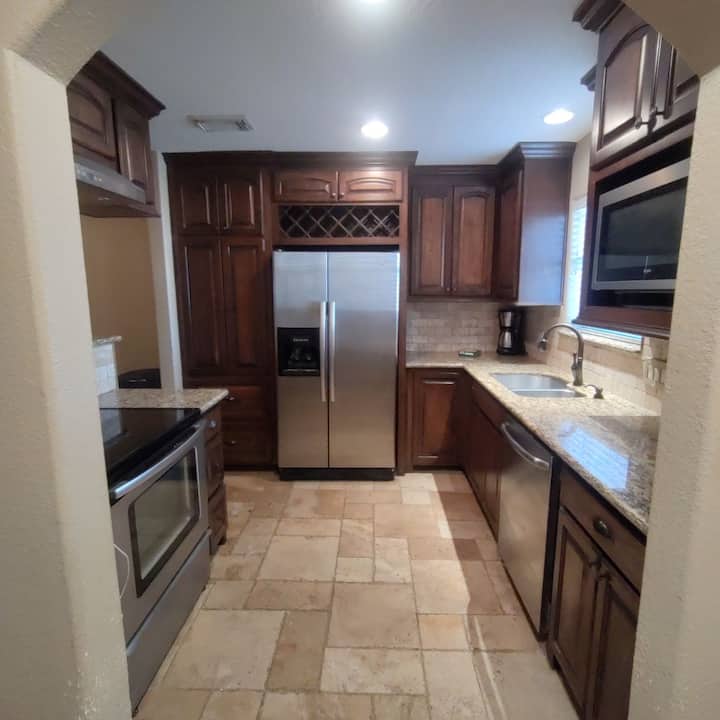 Blissful Sunset Long Term Condo Close To Galveston - League City, TX