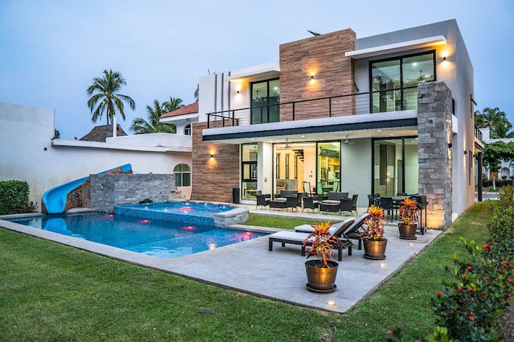 Casa Jose Luis - Manzanillo, México