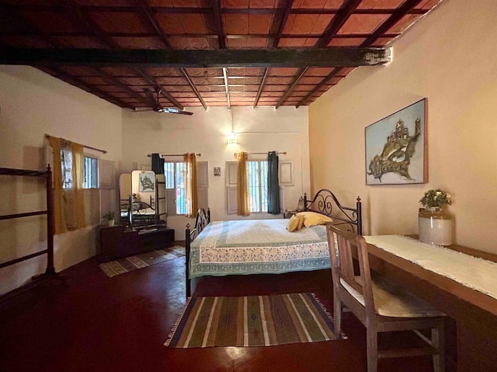 The Retreat 2 Bhk Private Old World Green Space - Bangalore