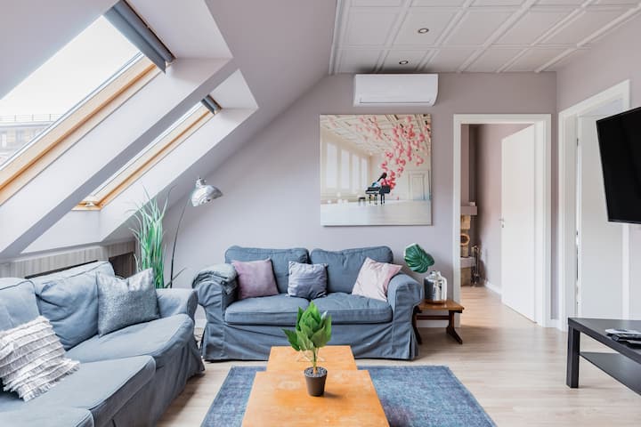 Sunny And Central 3-bedroom Penthouse With Garage - Budapest