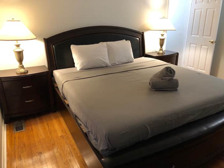 City-center 1br | Near Gm & Hospitals, $1450/ Mth - Warren, MI