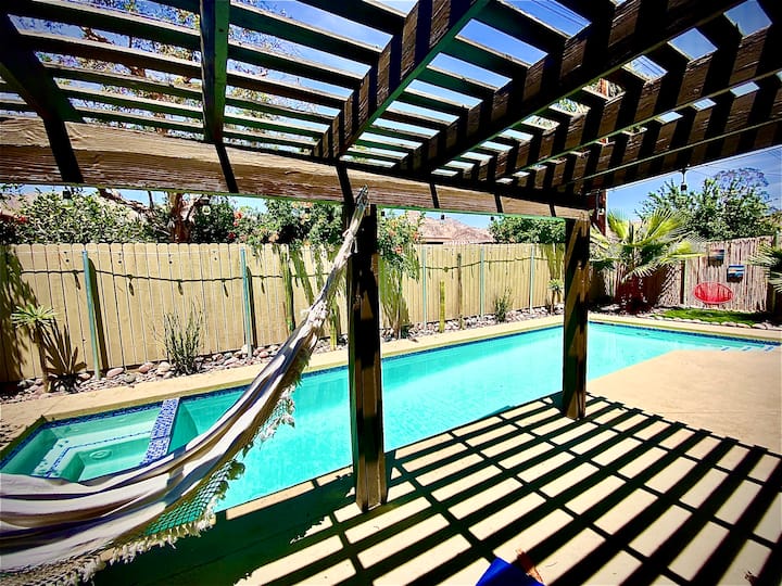 Casa Del Julian The Cool 2 Br Mid Century #259328 - La Quinta, CA