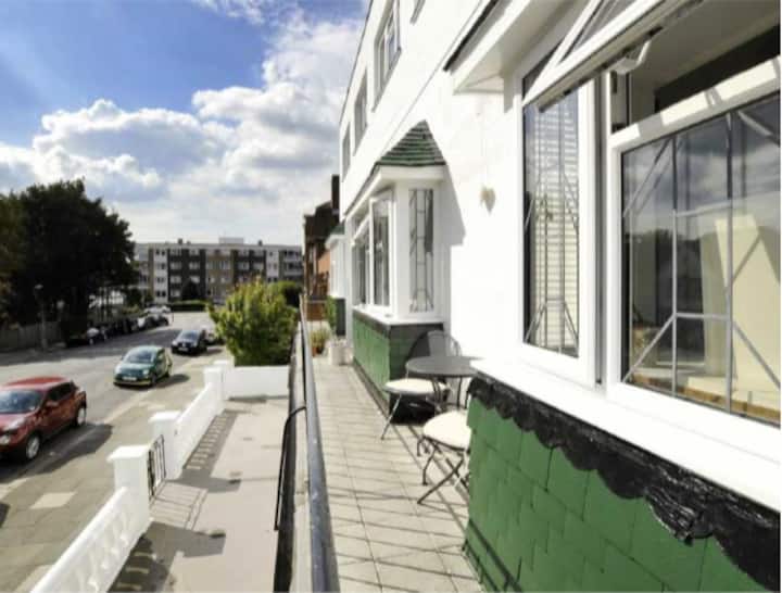 Light And Airy, Beautiful Seaside Flat - Hove