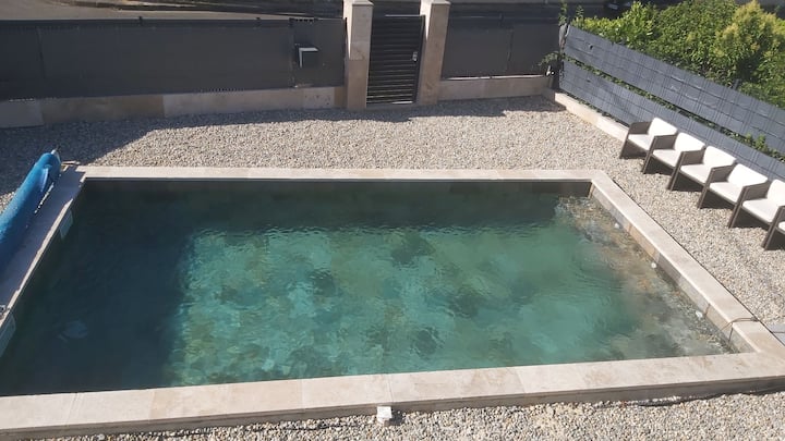 Maison Spacieuse Avec Piscine - Orange