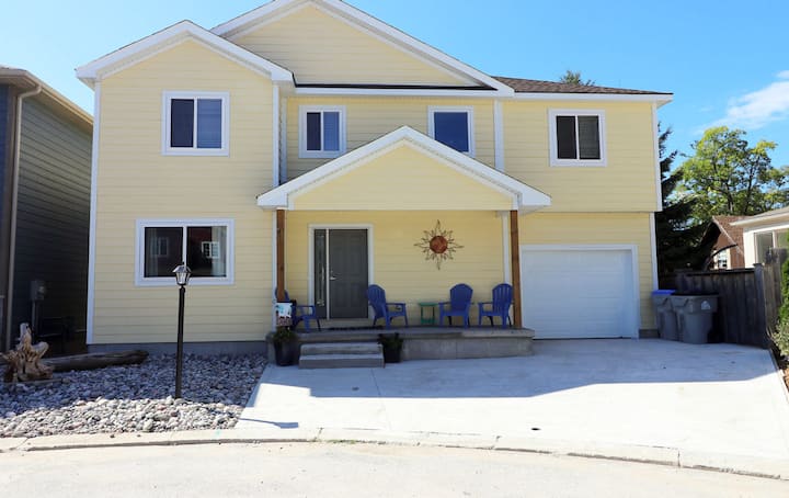 *Sunny Haven*: Upscale Cozy Home In Grand Bend - Grand Bend