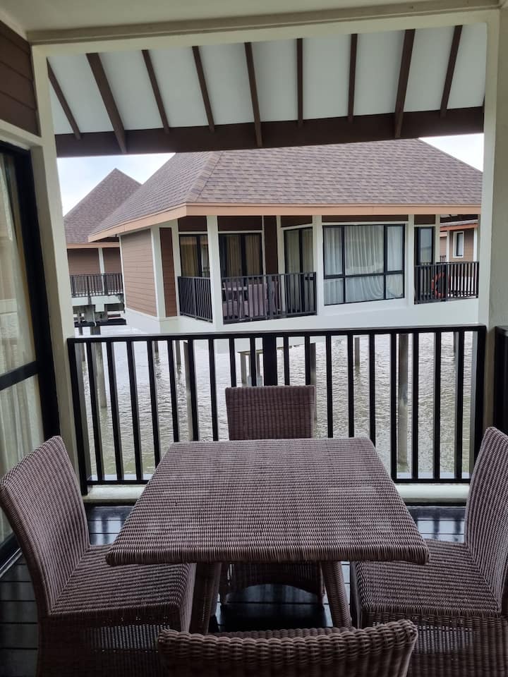 Beautiful 2 Bedroom Water Chalet - Bagan Lalang