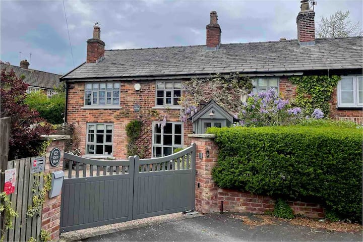 Cozy Cottage B&b: Private Bathroom & Dog Friendly - Stockport