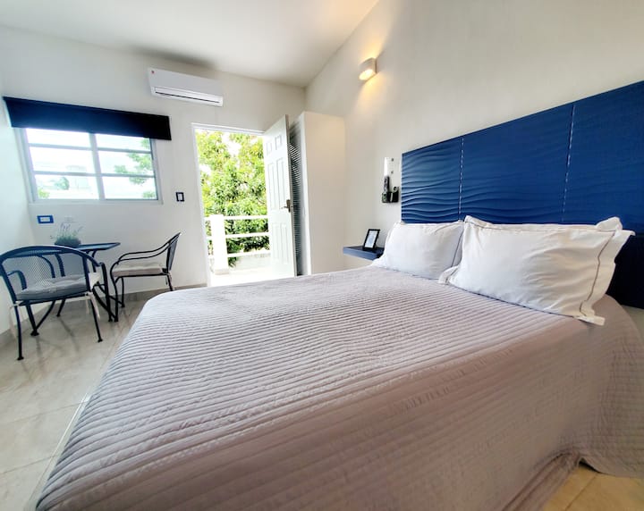 4a | Upper Level: King‑bed • Garden View - Cozumel