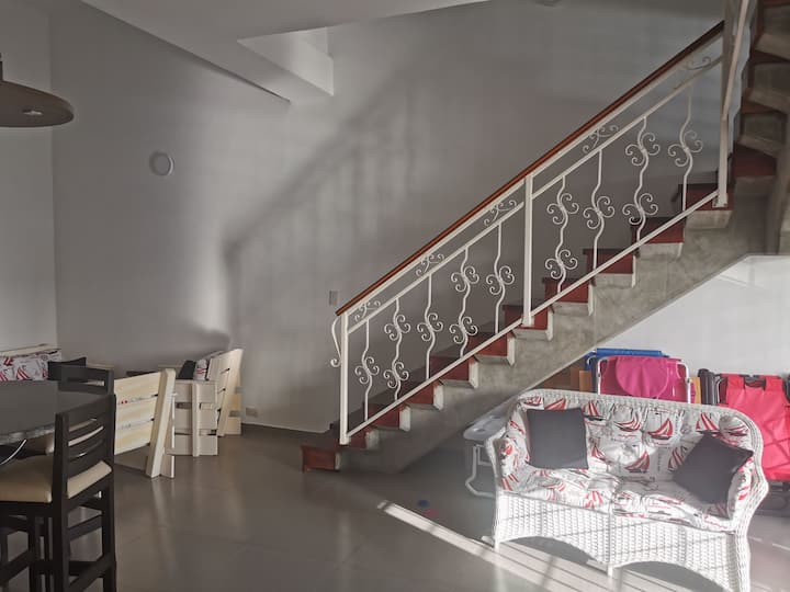 Acogedora Y Espaciosa Casa Con Piscina Totalmente Independiente En Zona Cerrada Con Vigilancia Las 24 Horas Ubicada En La Ciudad Balneario Higuerote Con Infinidad De Playas Cercanas Con Salida Y Vista Al Canal Principal - Venezuela