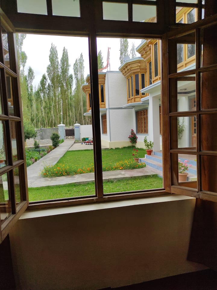 Nangso! Mountain View Room! - Leh