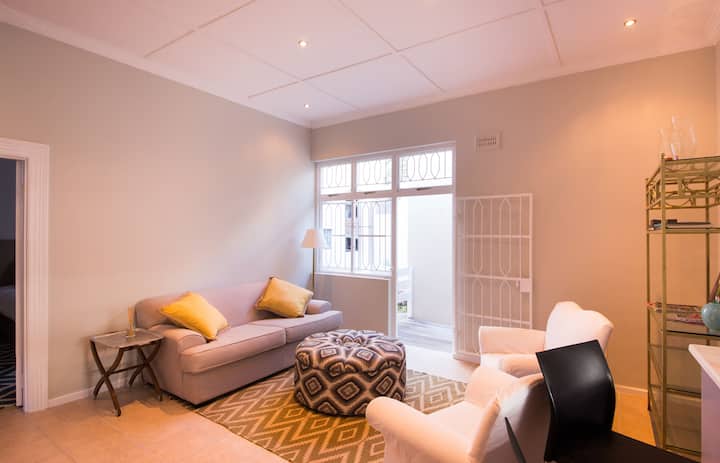Lovely Quiet Apartment Sea Point - Camps Bay