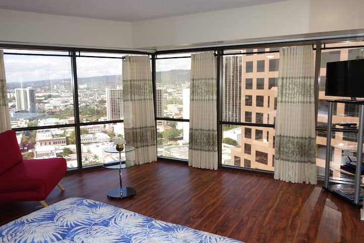 Large Studio In Downtown Honolulu Near Waikiki - University of Oklahoma, Joint Base Pearl Harbor-Hickam