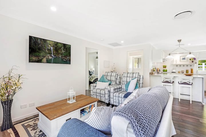 Red Gum Cottage: A Home Among The Gum Trees - Tamborine Mountain