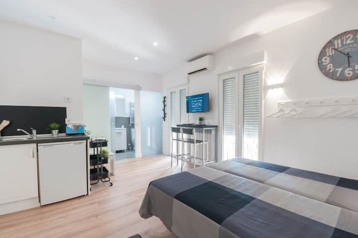 Atocha-balcony-wifi-a/c - Madrid