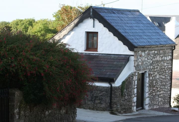 Gower Barn Overlooking Port Eyon Bay - Llangennith