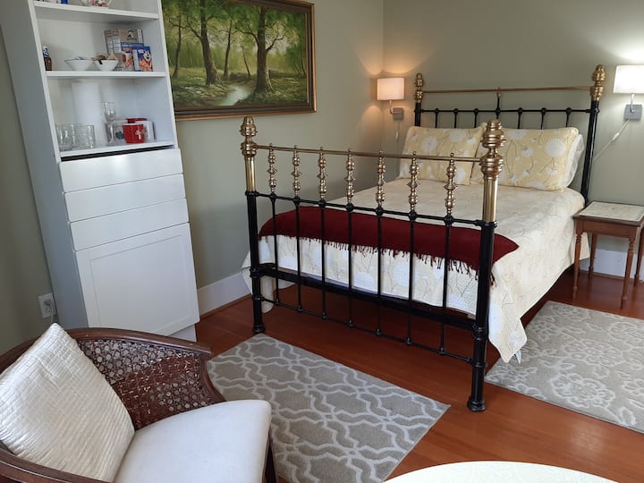 Character Suite In Victorian Home 2 - Victoria