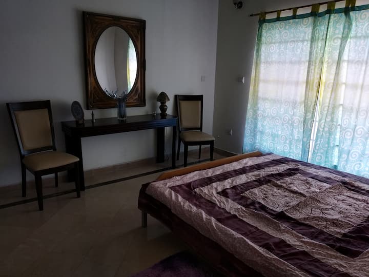Peaceful And Noise Free Location. - Lahore