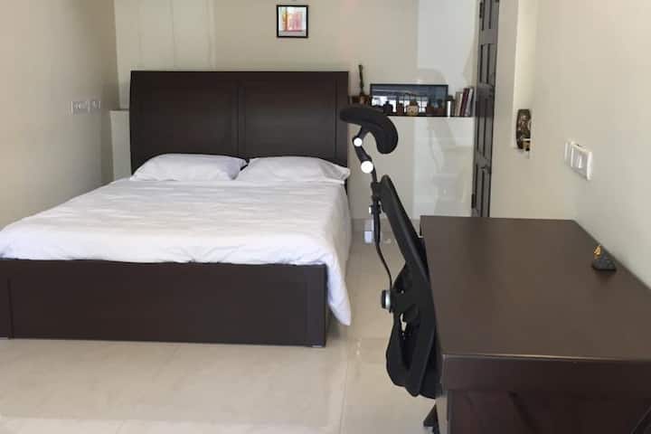 Centrally Located Ac Studio With Private Entrance - Bangalore