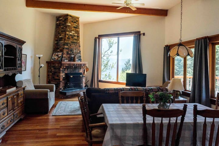 Spectacular Views. Nearby Beaches. Fireplace - Vancouver Island