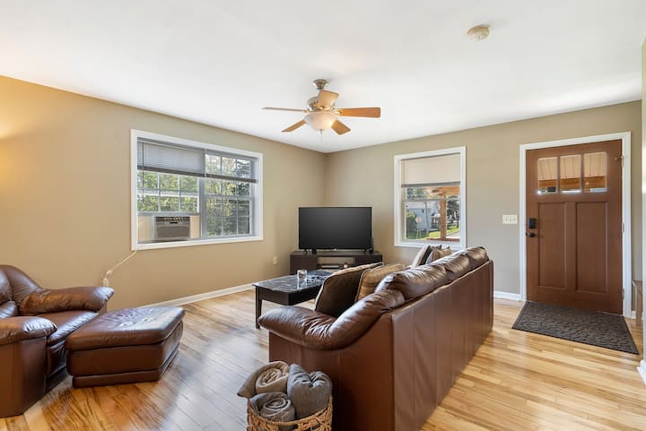 Open Concept /Spacious/ Private /Modern /Hardwoods - Oswego, NY
