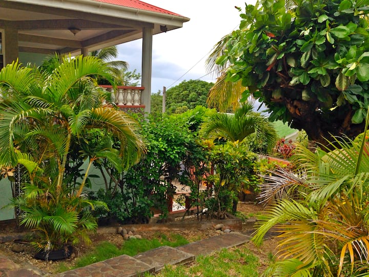 Aquatic Apartments 2: 5 Mins To Beach - Dominica
