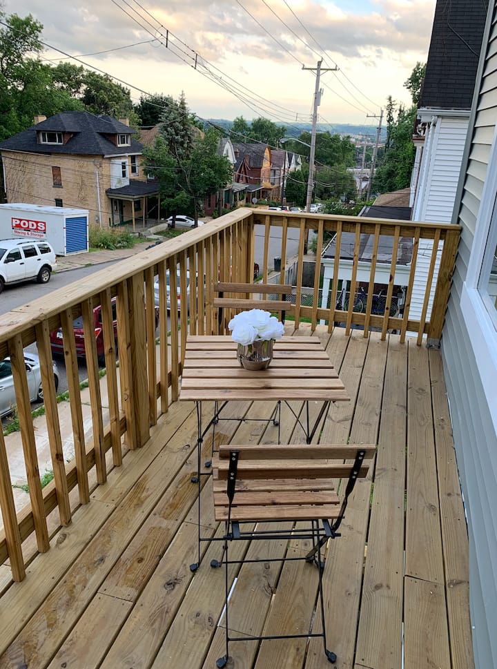 New 2 Bed 2bath Spacious Apartment W/deck &Parking - Forest Hills, PA