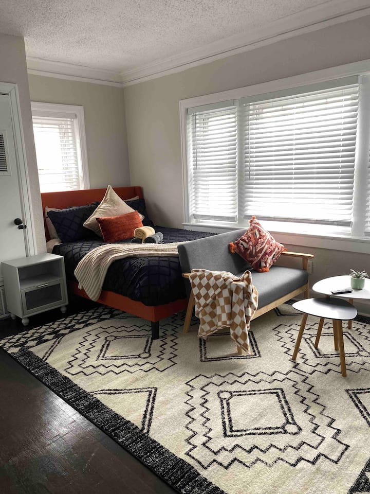 Midtown Gem/hospital Close/oversized Studio - Kansas City