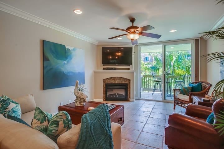 Palm Tree Villa Offers Lovely Garden/pool View - Strand Beach, CA