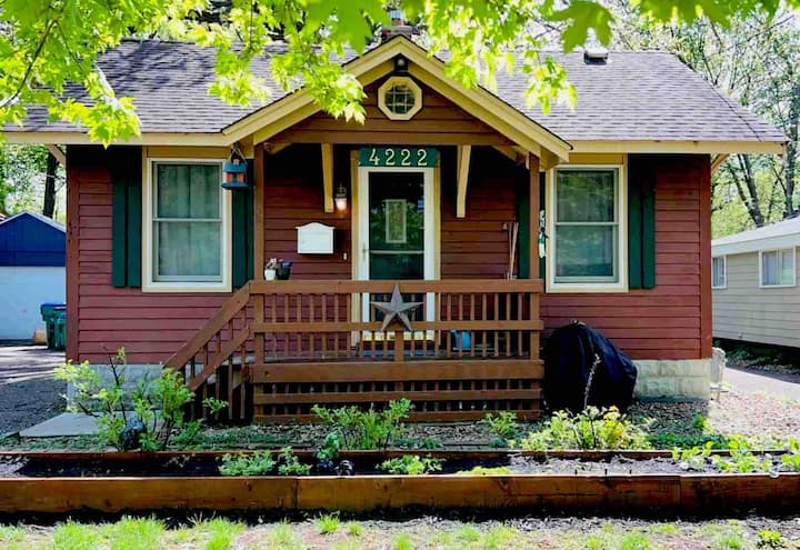 Cozy Cottage, Hidden In A Big City. Pet Friendly - Eden Prairie, MN