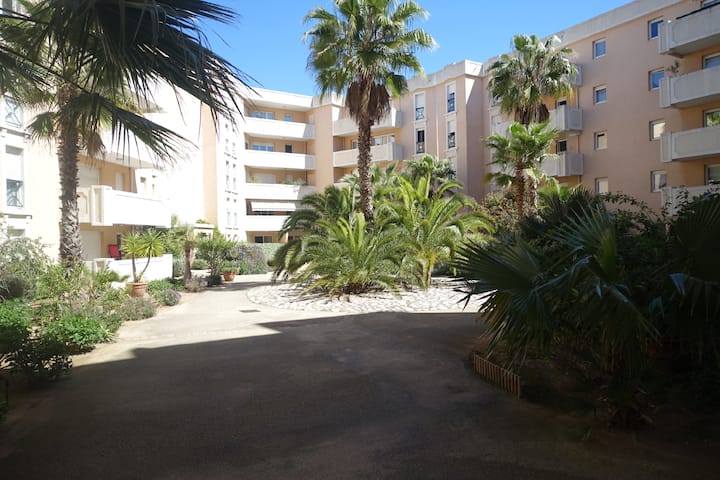 2 Pièces Avec Piscine Au Centre De Hyères - Hyères