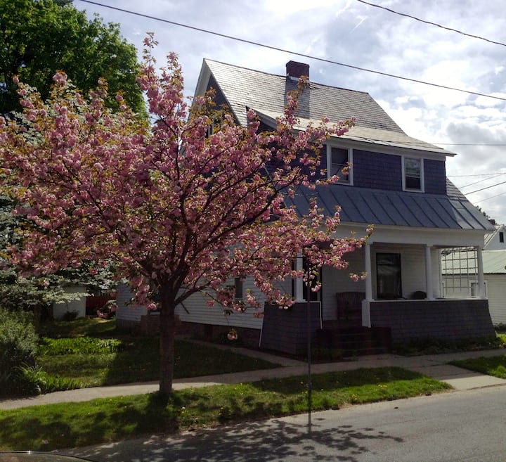Great 3br, Minutes From Track - Saratoga Springs, NY