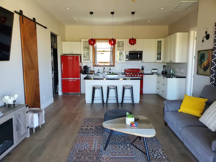 Mini Modern Farmhouse - Pygmy Goats, Wine Country - Temecula, CA