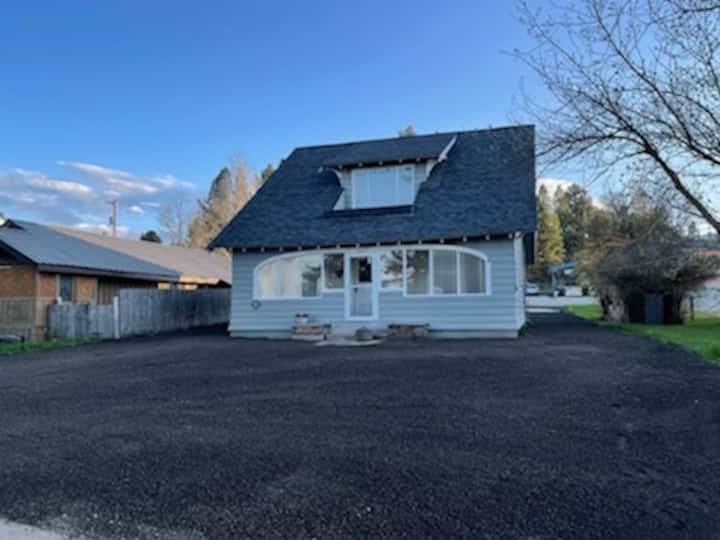 Cheerful And Cozy 4 Bedroom Home - Cascade, ID