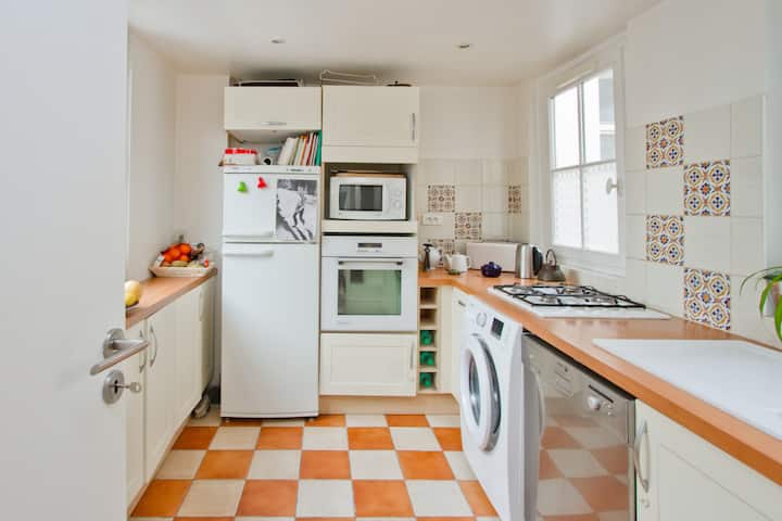 Chic And Charming In Heart Of Paris - Paris