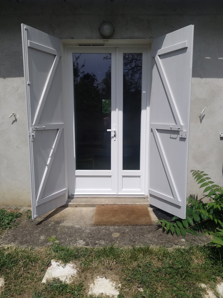 La Campagne En Ville. Studio Calme Sur Jardin - 푸아티에