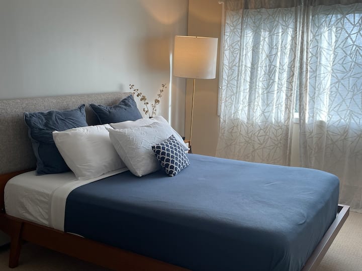 2 Comfy Private Bedrooms With Guest Washroom. - Great Slave Lake