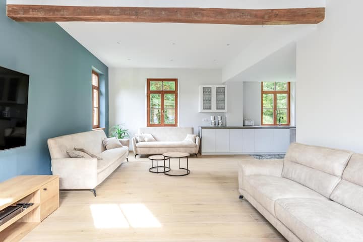 Maison Avec Salles De Jeux Idéale Pour 23 - Couvin