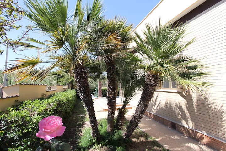 Spacious Seaside Villa Near Rome - Anzio