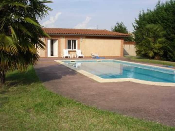 Beau Studio Calme Dans Jardin - Piscine - Parking - Tournefeuille